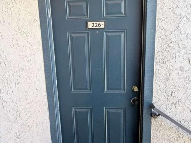 2 Br, 2 bath, Condo 777 W Campbell Ave