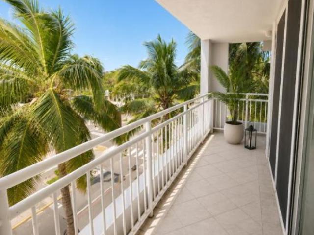 2 Br, 2 bath, Condo 7810 Collins Ave