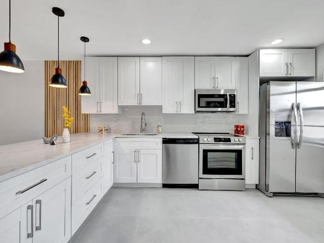 2 Br, 2 bath, Condo 7898 Eastlake Drive