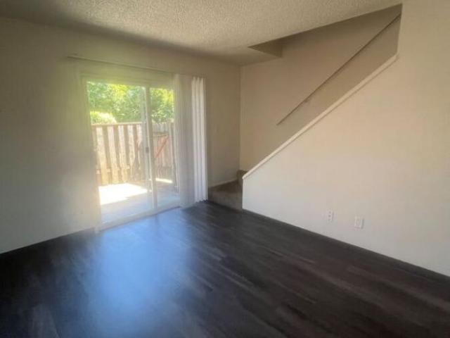 2 Br, 2 bath, Condo 7911 SE King Rd
