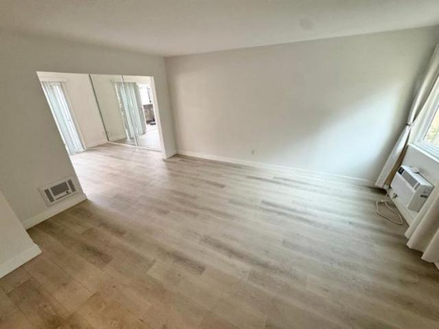2 Br, 2 bath, Condo 7958 Mission Center Ct