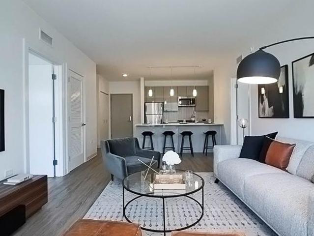2 Br, 2 bath, Condo 796 West Van Buren St
