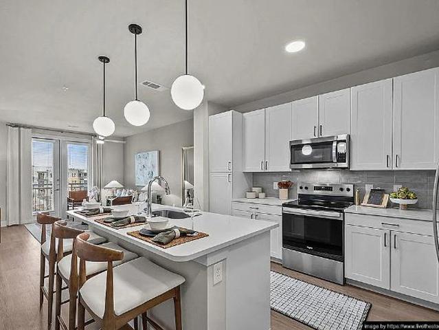 2 Br, 2 bath, Condo 8001 N Stemmons Fwy