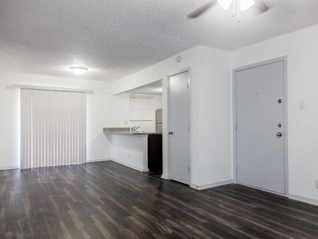 2 Br, 2 bath, Condo 8001 Gessner Dr