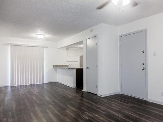 2 Br, 2 bath, Condo 8001 Gessner Dr