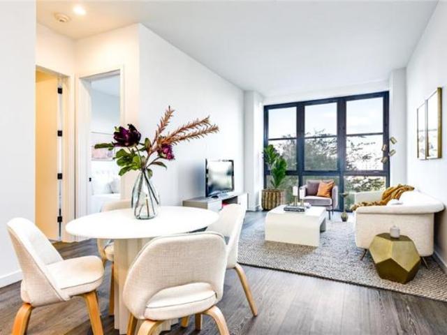 2 Br, 2 bath, Condo 800 Embassy Dr