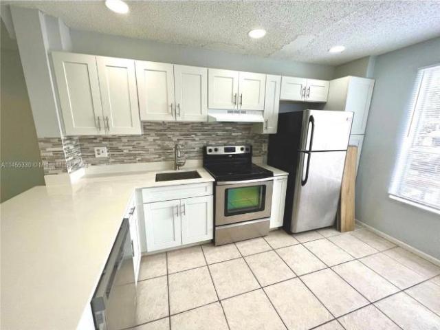 2 Br, 2 bath, Condo 8057 Nw 21st Ct