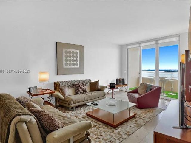 2 Br, 2 bath, Condo 808 Brickell Key Dr