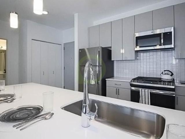 2 Br, 2 bath, Condo 809 W Vanburen St