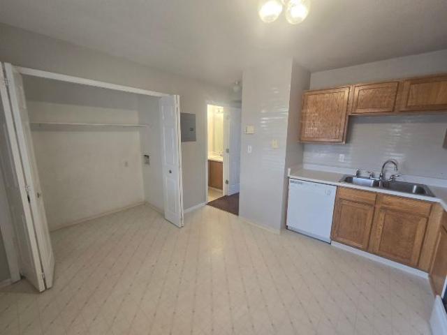 2 Br, 2 bath, Condo 80 Blackburn Lane