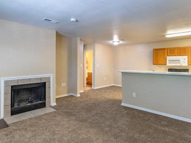 2 Br, 2 bath, Condo 811 Cloyd Dr