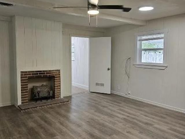 2 Br, 2 bath, Condo 811 E Navarro Ave