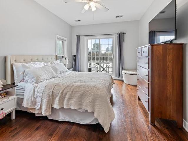 2 Br, 2 bath, Condo 811 West Superior Street