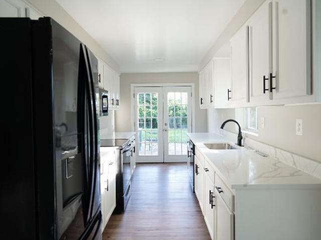 2 Br, 2 bath, Condo 8129 Woodholme Cir