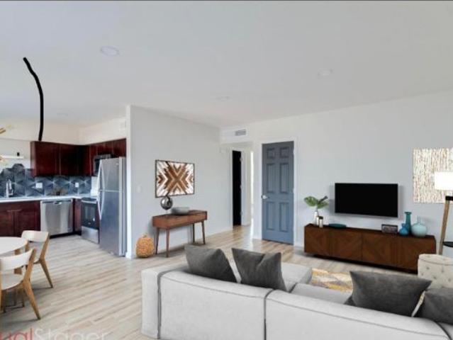 2 Br, 2 bath, Condo 813 E Marlette Ave