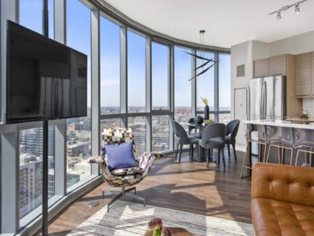 2 Br, 2 bath, Condo 817 W Washington Blvd