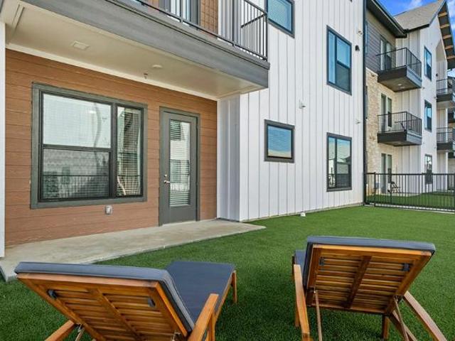 2 Br, 2 bath, Condo 8200 Glenn Day Dr