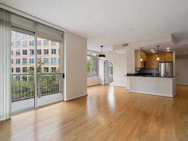 2 Br, 2 bath, Condo 820 N Pollard St