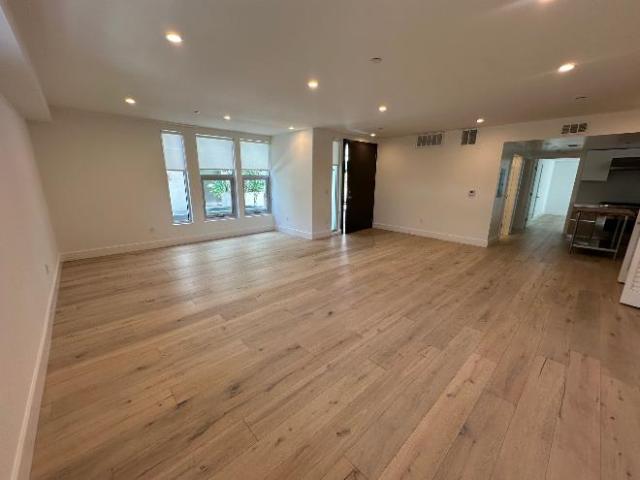 2 Br, 2 bath, Condo 8210 Fountain Ave