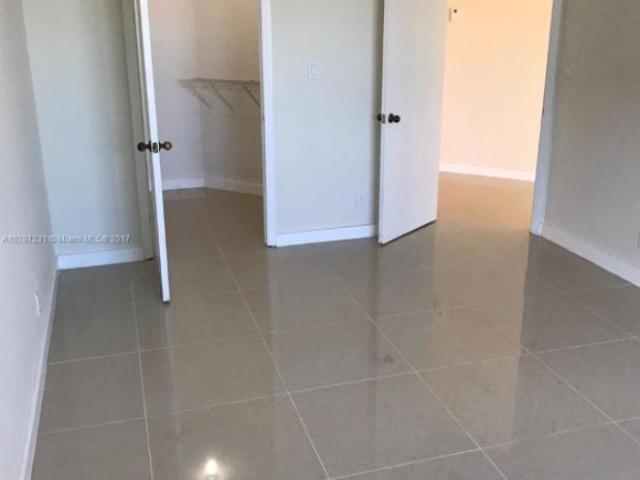 2 Br, 2 bath, Condo 8290 Lake Drive