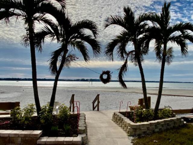2 Br, 2 bath, Condo 830 S Gulfview Blvd
