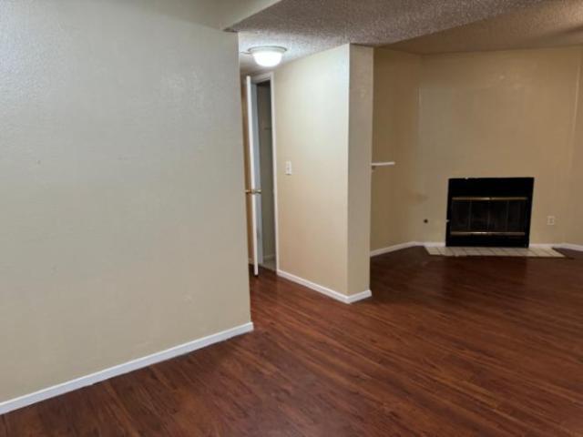 2 Br, 2 bath, Condo 8327 Vineyard Ave