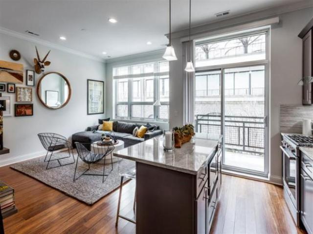 2 Br, 2 bath, Condo 833 S Wells St