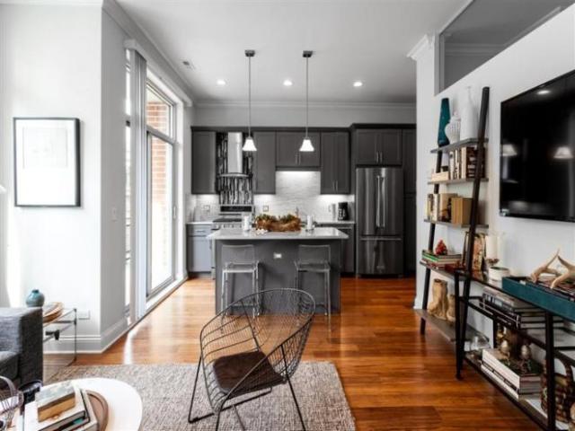 2 Br, 2 bath, Condo 838 S Wells