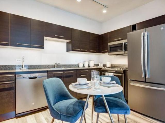 2 Br, 2 bath, Condo 838 W Blackhawk St