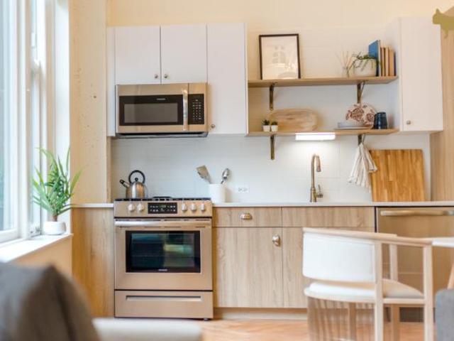 2 Br, 2 bath, Condo 87 E Adams St