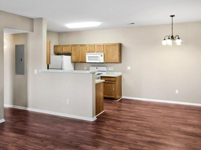 2 Br, 2 bath, Condo 8481 W Union Ave
