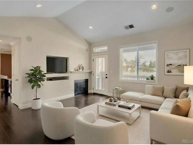 2 Br, 2 bath, Condo 8481 West Union Avenue