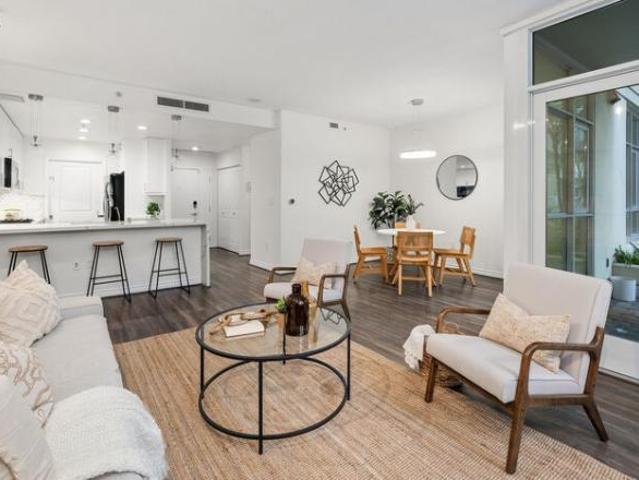2 Br, 2 bath, Condo 850 Beech St