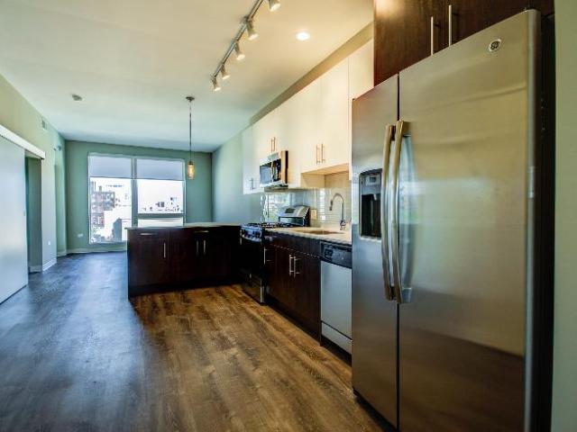 2 Br, 2 bath, Condo 851 West Grand