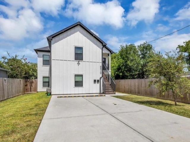 2 Br, 2 bath, Condo 8529 Dosia St