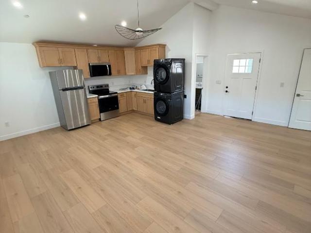 2 Br, 2 bath, Condo 8531 Orange St