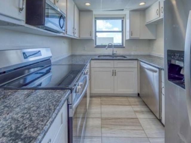 2 Br, 2 bath, Condo 890 N Federal Highway