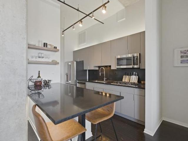 2 Br, 2 bath, Condo 900 Kingsbury