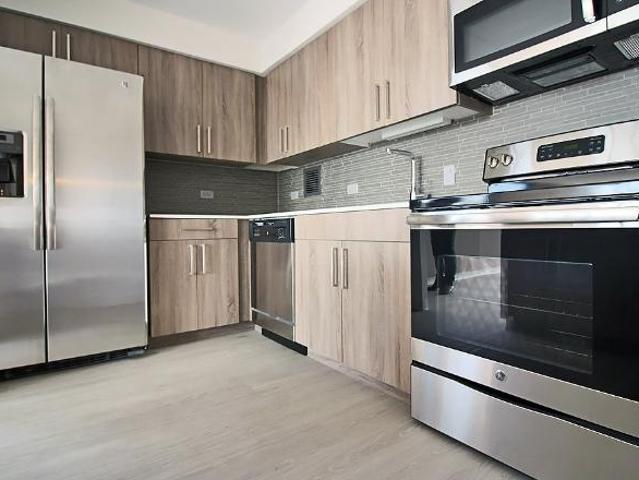 2 Br, 2 bath, Condo 900 S Ashland