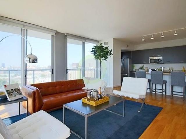 2 Br, 2 bath, Condo 900 W Huron St