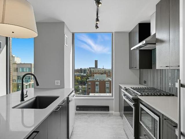 2 Br, 2 bath, Condo 902 W Washington