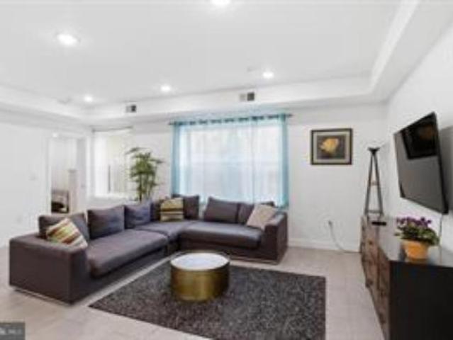 2 Br, 2 bath, Condo 925 29 N Broad St