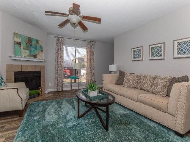 2 Br, 2 bath, Condo 9416 E 65th St