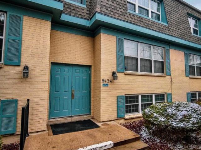 2 Br, 2 bath, Condo 9434 E Girard Ave