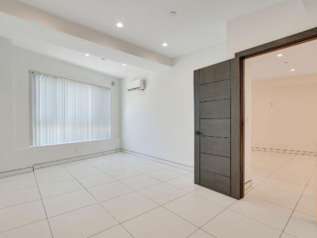 2 Br, 2 bath, Condo 946 S Ridgeley Dr