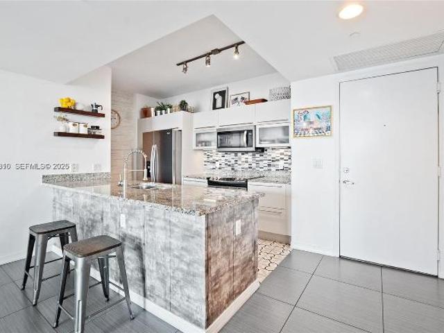 2 Br, 2 bath, Condo 951 Brickell Ave