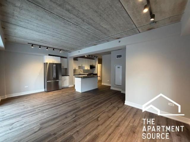 2 Br, 2 bath, Condo 952 West Carmen Avenue