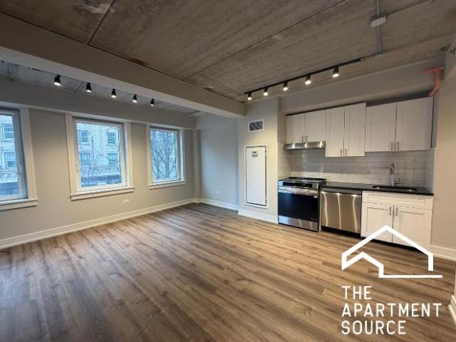 2 Br, 2 bath, Condo 952 West Carmen Avenue