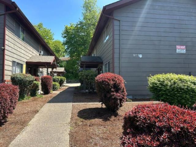 2 Br, 2 bath, Condo 953 23rd Ave