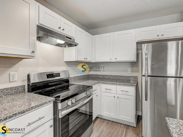 2 Br, 2 bath, Condo 9588 Hood Rd
